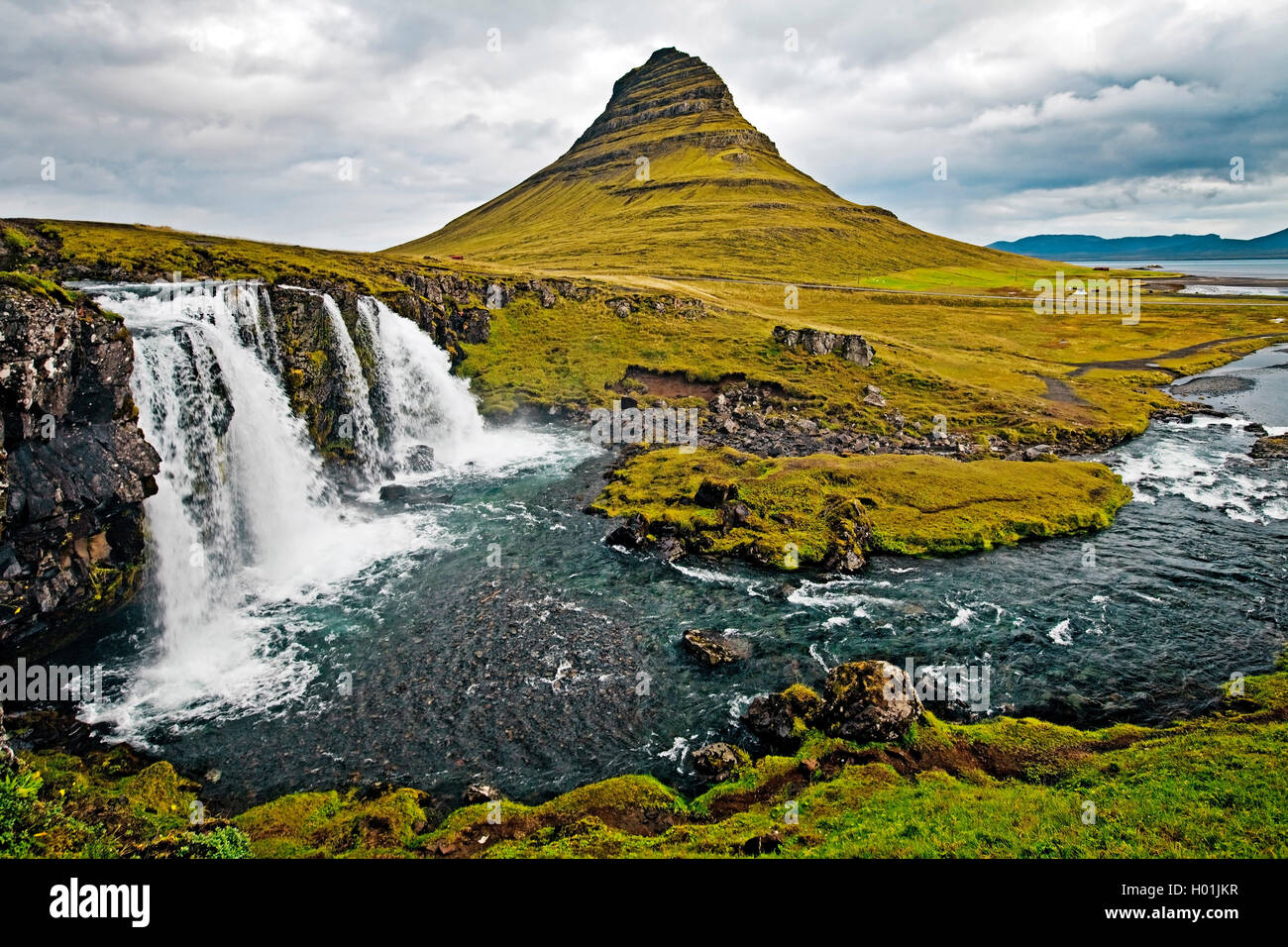 Kirkjufellsfoss waterfall and Kirkjufell mountain, Iceland ...