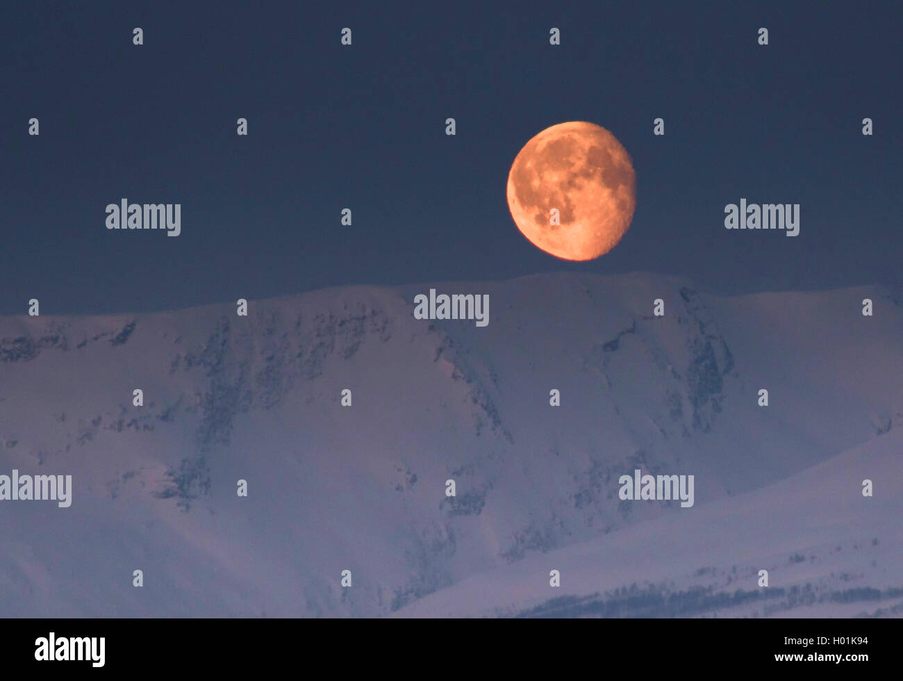 Mond ueber Bergen, Norwegen, Troms, Kvaloeya | moon above mountains ...