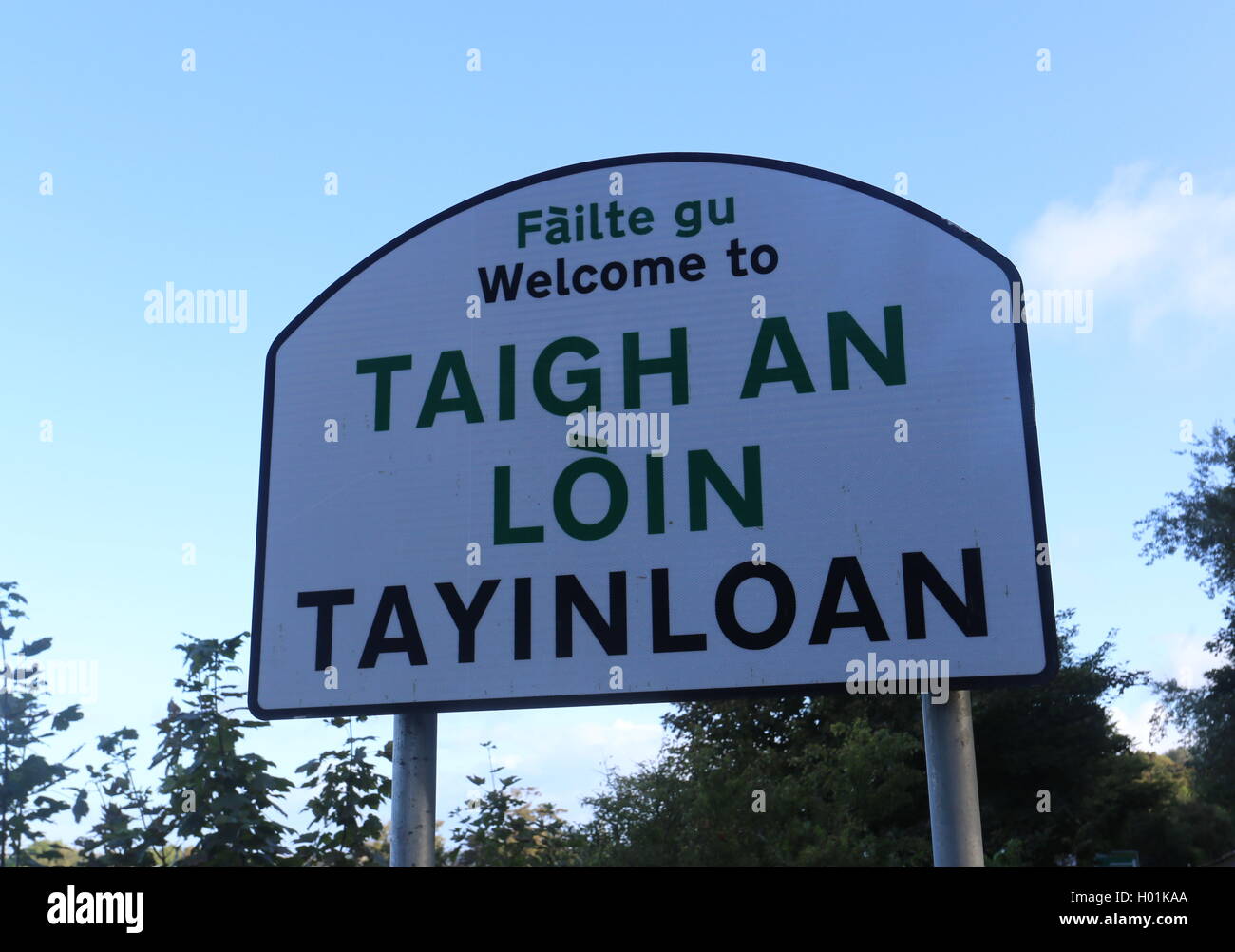 Bilingual welcome tayinloan sign kintyre hi-res stock photography and ...
