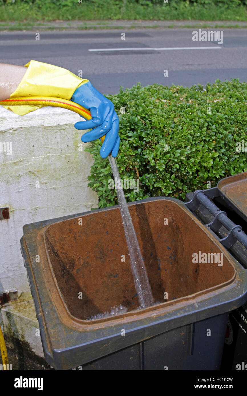Dustbin hi-res stock photography and images - Alamy