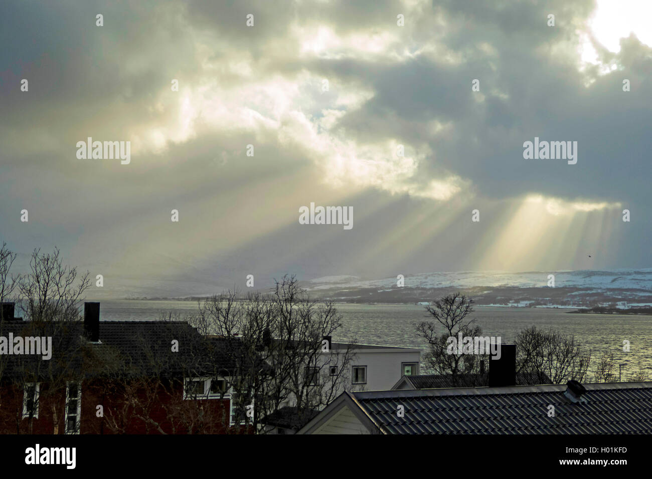 Crepuscular beams hi-res stock photography and images - Alamy