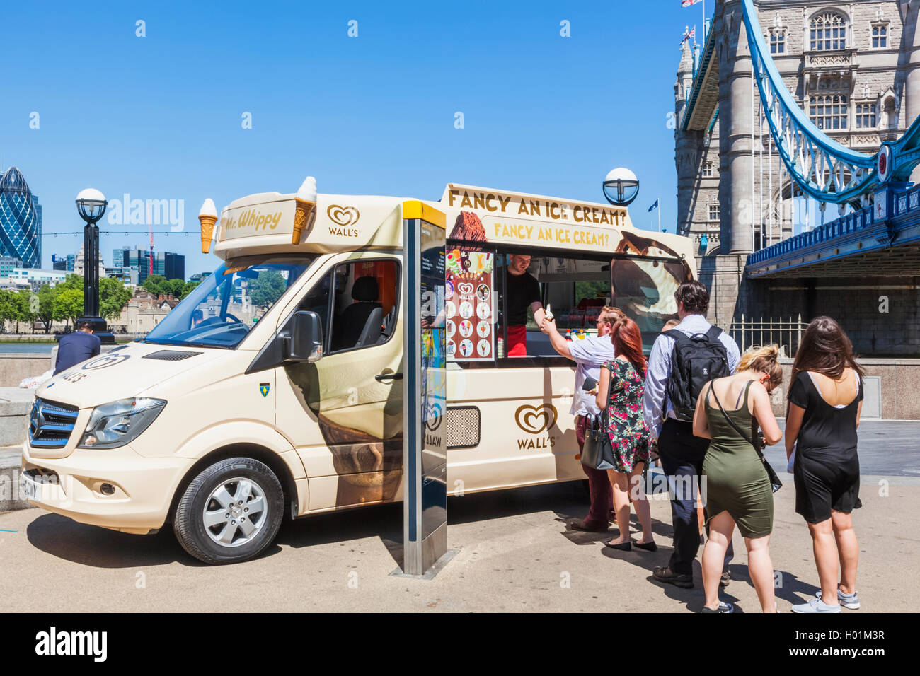 Tower bridge ice cream van hi-res stock photography and images - Alamy
