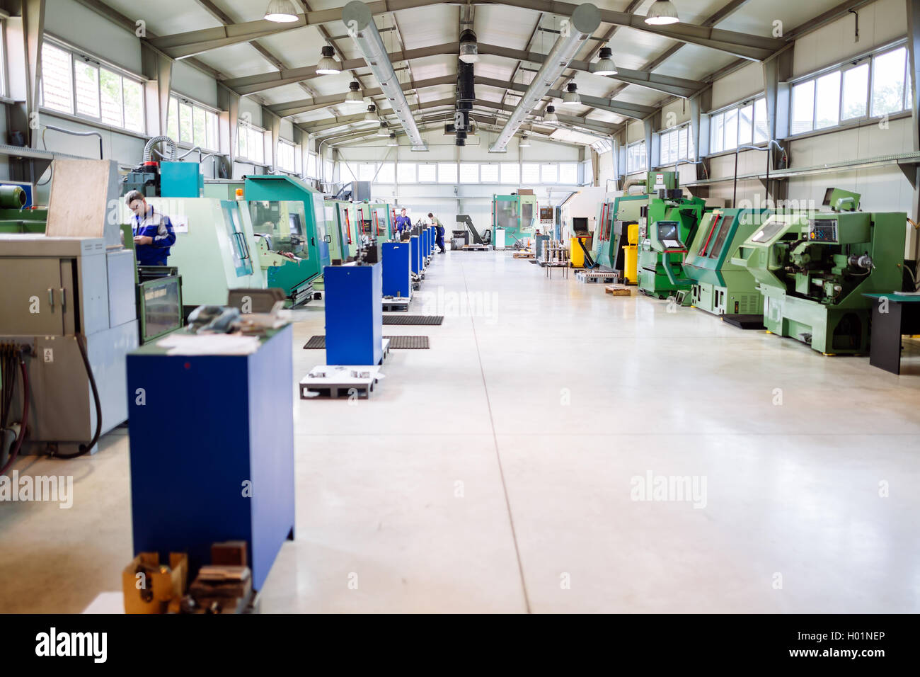 Computer manufacturing workers hi-res stock photography and images - Alamy