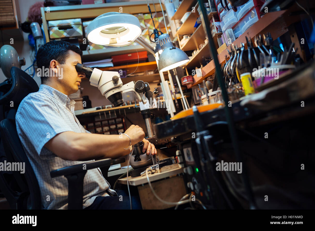 Manual precision hi-res stock photography and images - Alamy