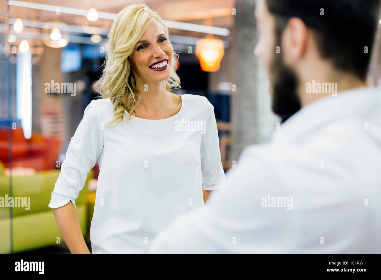 Office talk between colleagues at work Stock Photo - Alamy