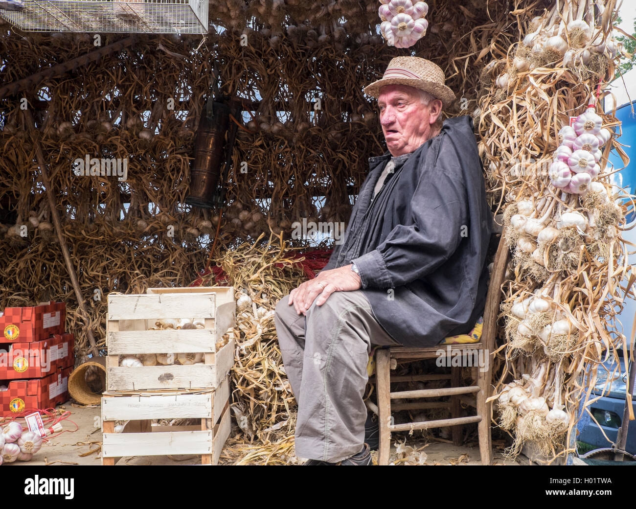 Man garlic hi-res stock photography and images - Alamy