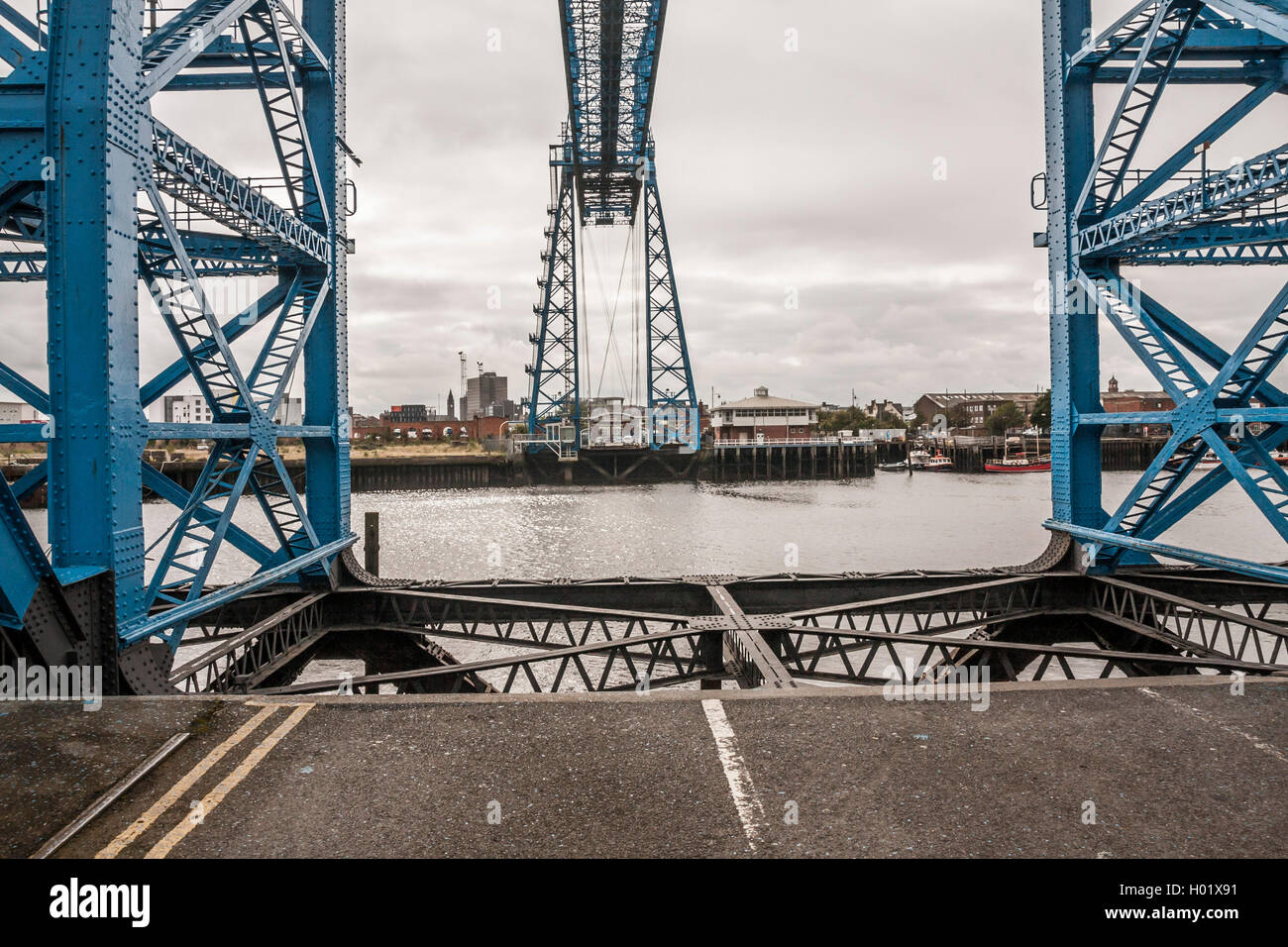 The iconic Transporter Bridge spanning the River Tees at Middlesbrough ...