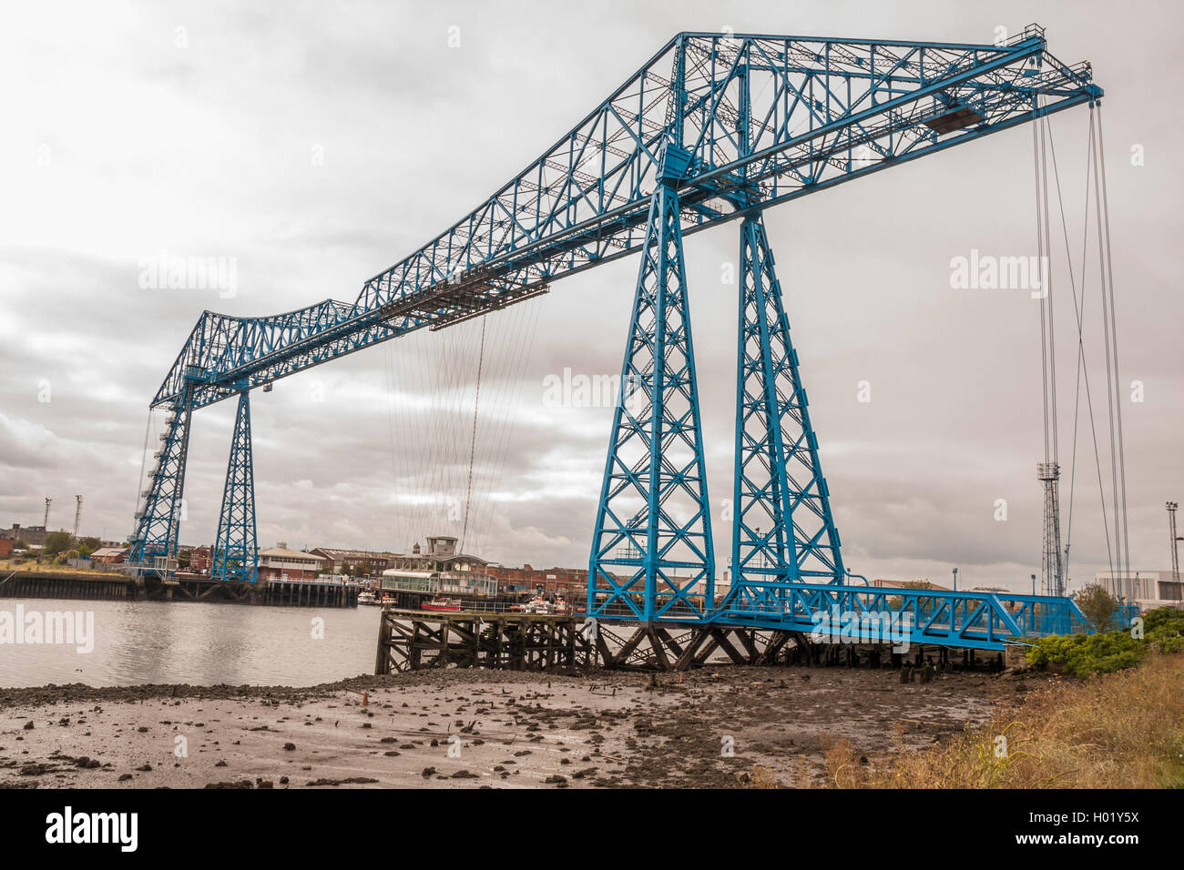 The iconic Transporter Bridge spanning the River Tees at Middlesbrough ...