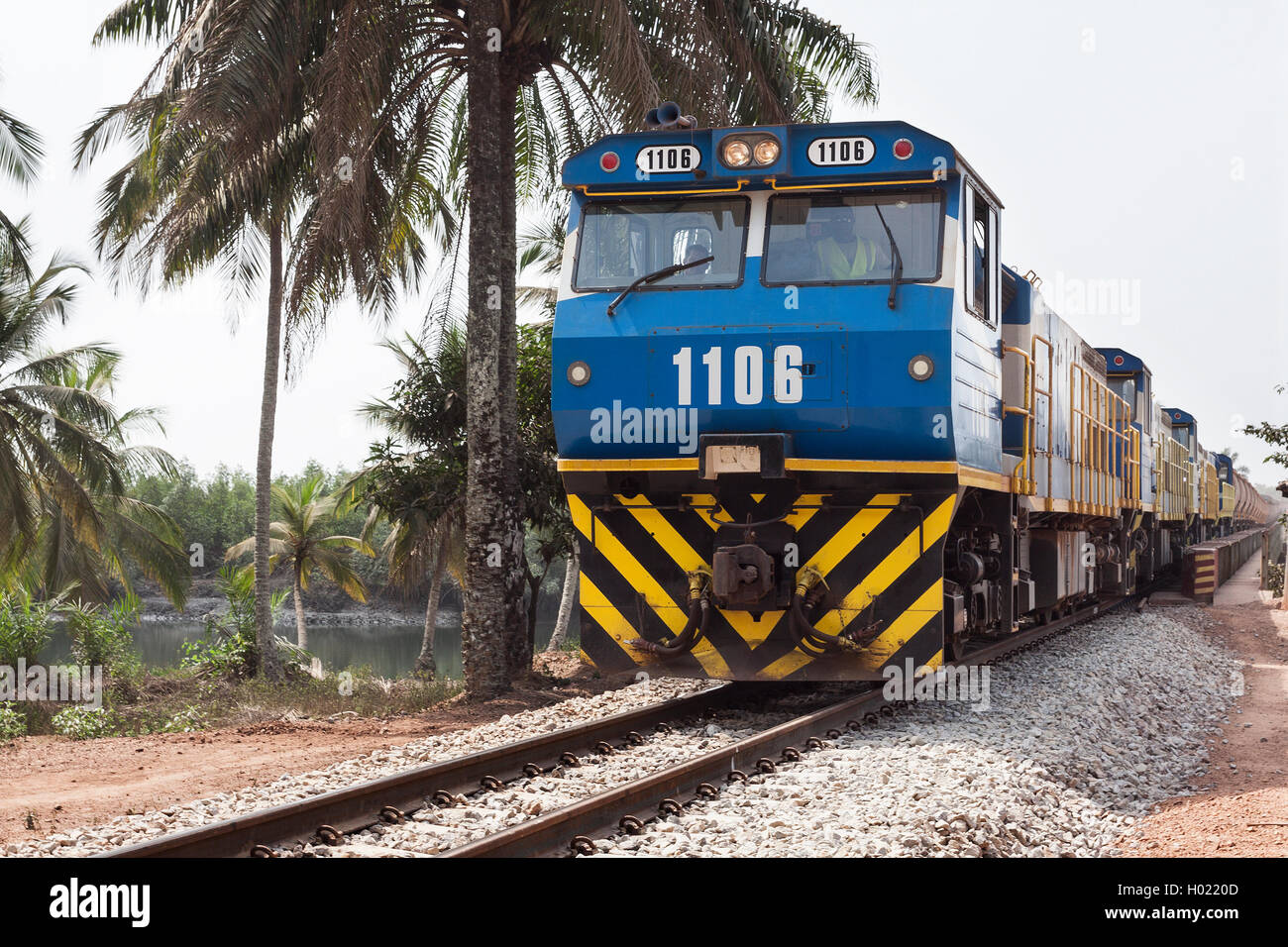 Side view empty railway track hi-res stock photography and images - Alamy