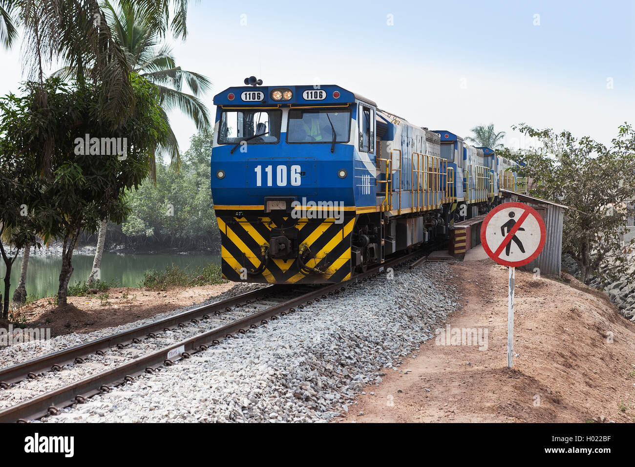 Side view empty railway track hi-res stock photography and images - Alamy