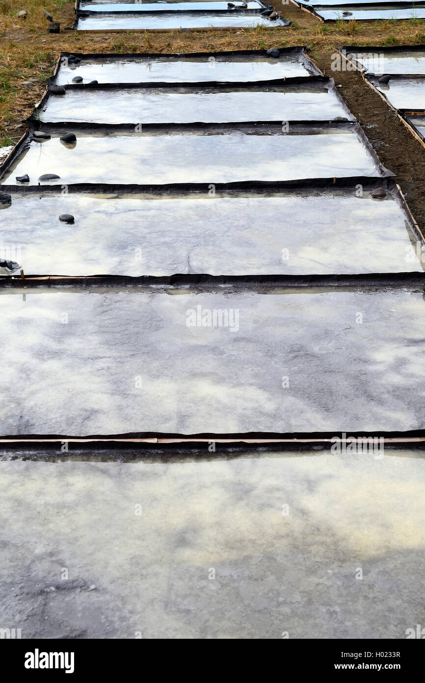 Extraction of salt hi-res stock photography and images - Alamy