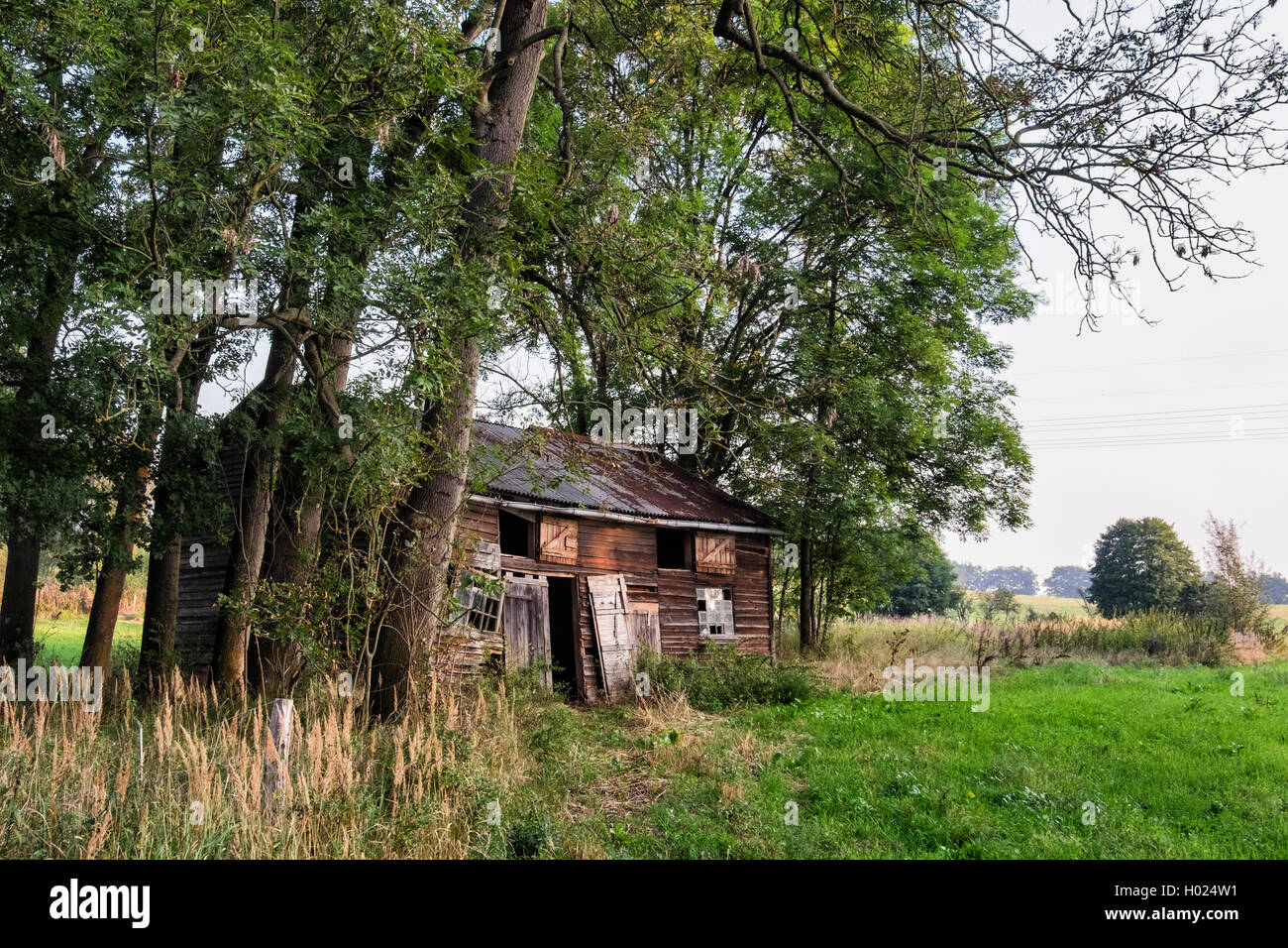 Wooden farmyard hi-res stock photography and images - Alamy