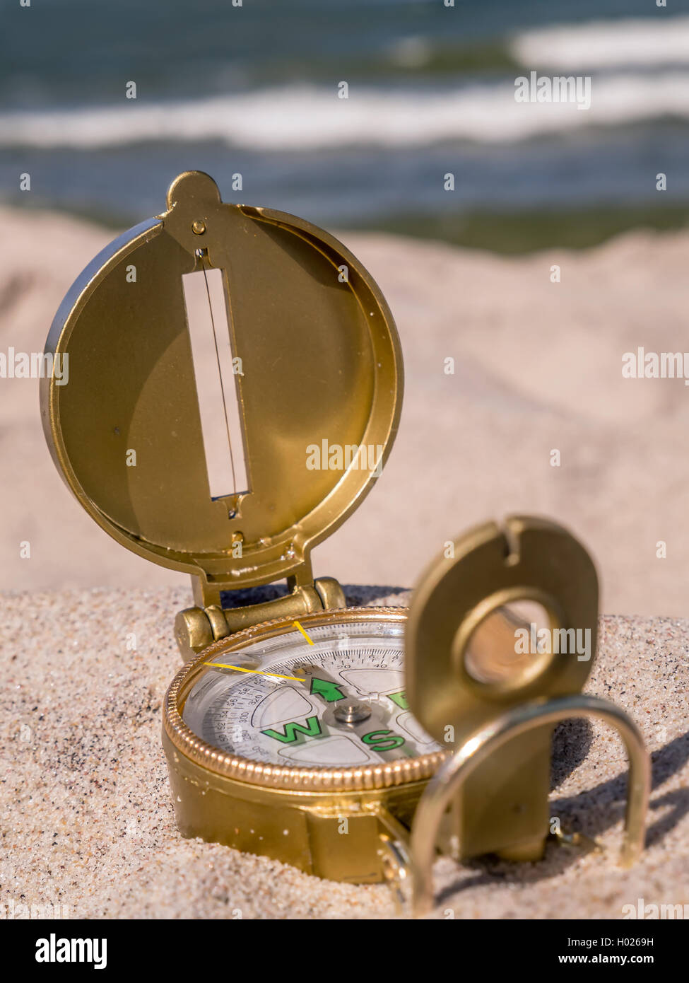 Nautical compass hi-res stock photography and images - Alamy