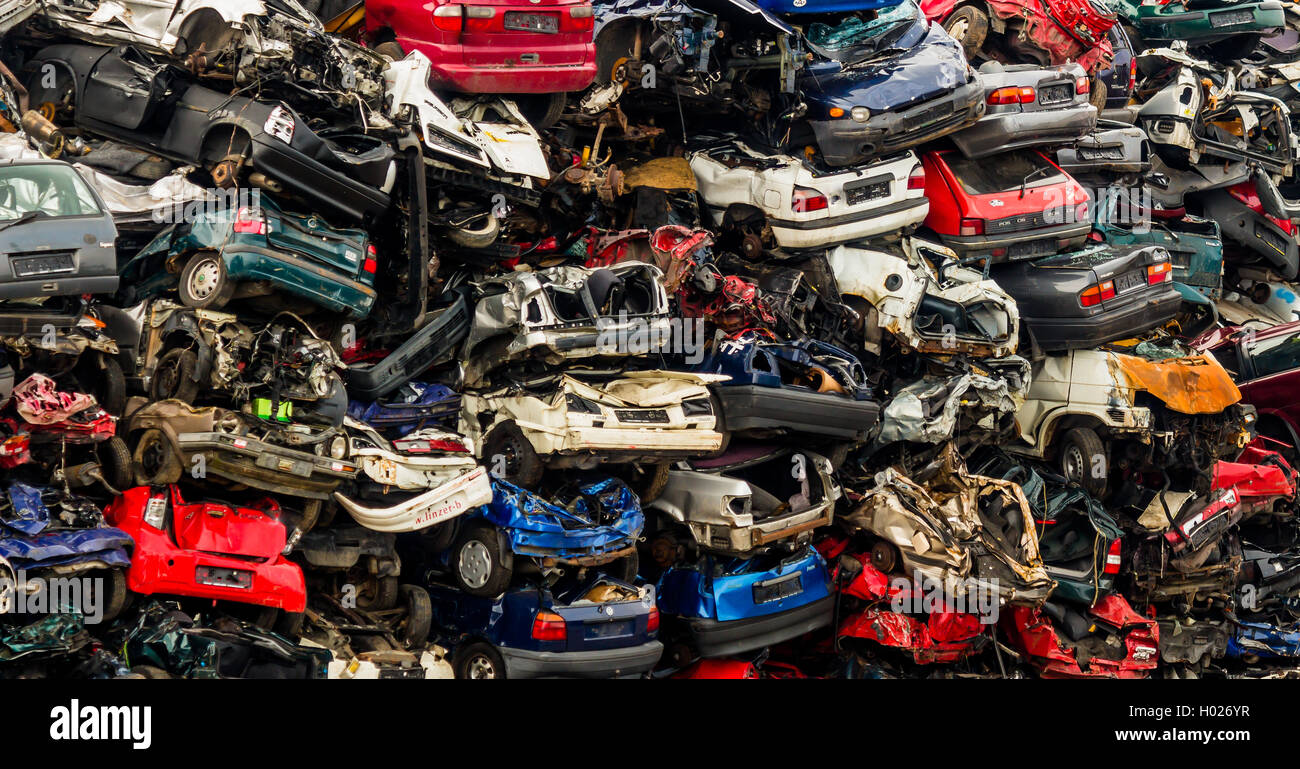 Car scrapyard hi-res stock photography and images - Alamy