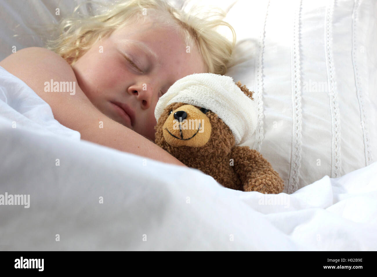 Girl hospital sad hi-res stock photography and images - Alamy