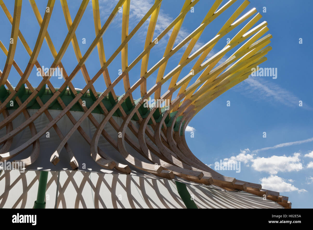 Wooden Curved Structure: Building with Modern Architectural Design ...