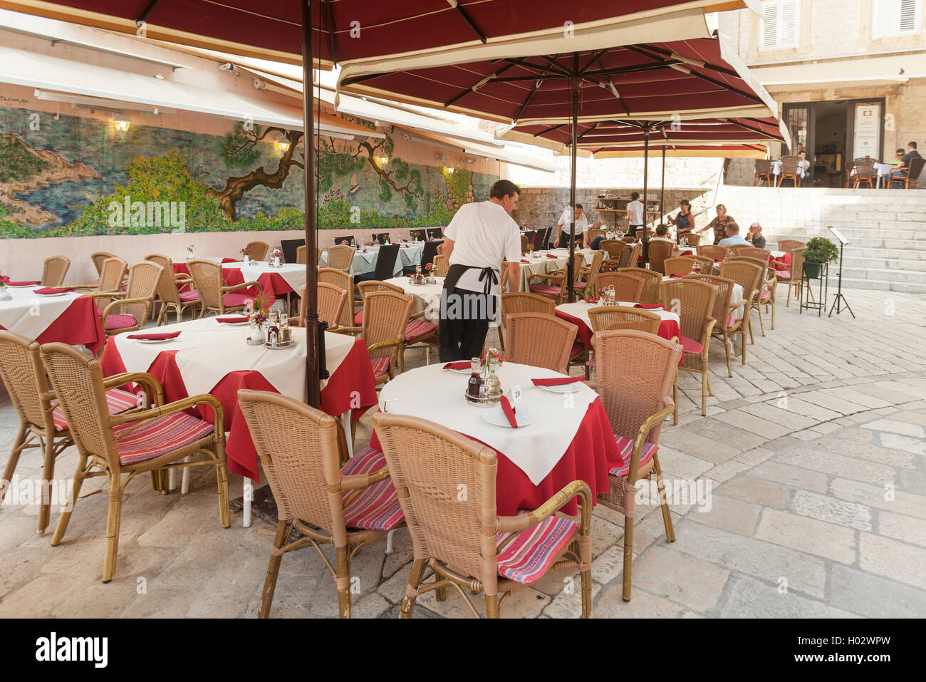 Waiter setting up tables hi-res stock photography and images - Alamy