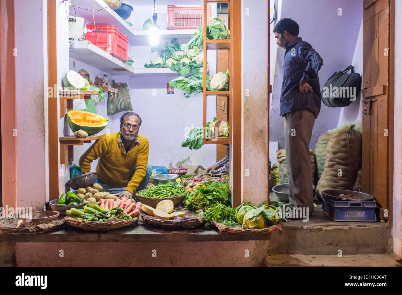 Small vegetable shop hi-res stock photography and images - Alamy