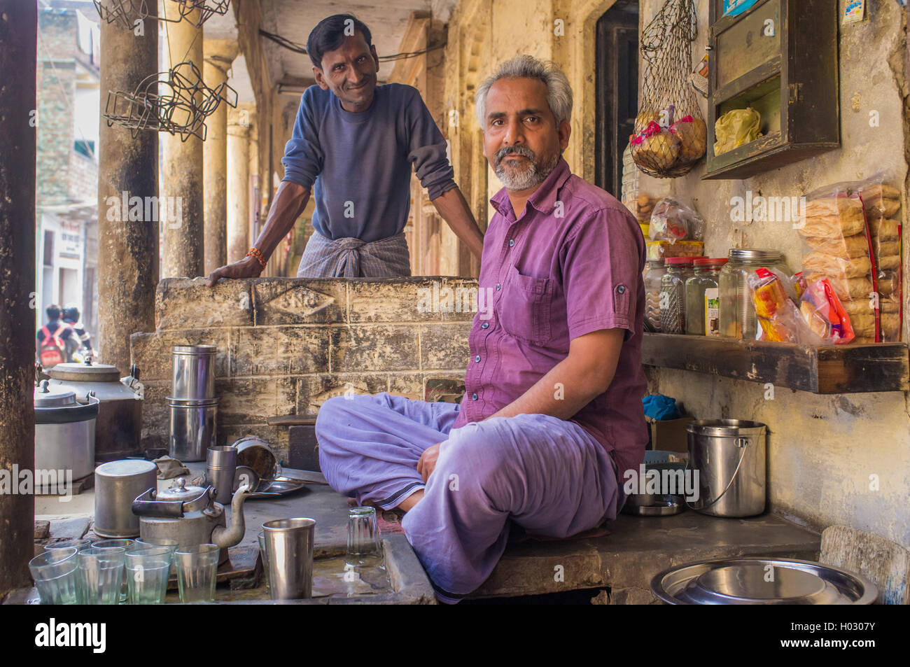 VARANASI, INDIA - 21 FEBRUARY 2015: Street vendor selling milky tea ...