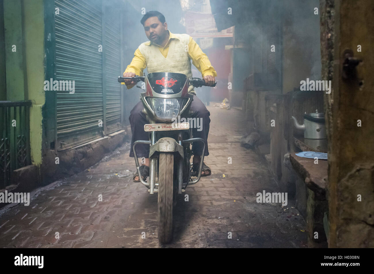 India motorcycle pollution hi-res stock photography and images - Alamy