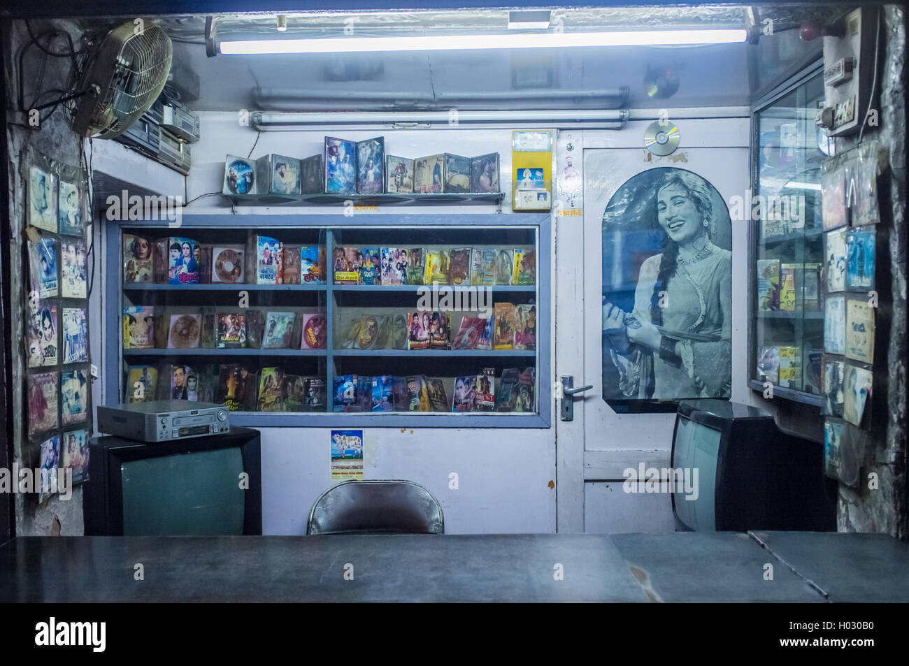 Empty blockbuster store hi-res stock photography and images - Alamy