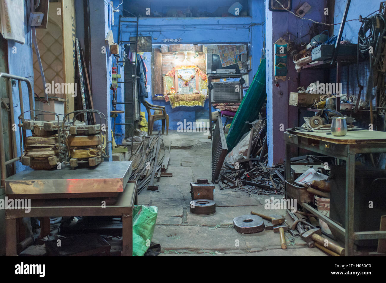 Small shiva temple hi-res stock photography and images - Alamy