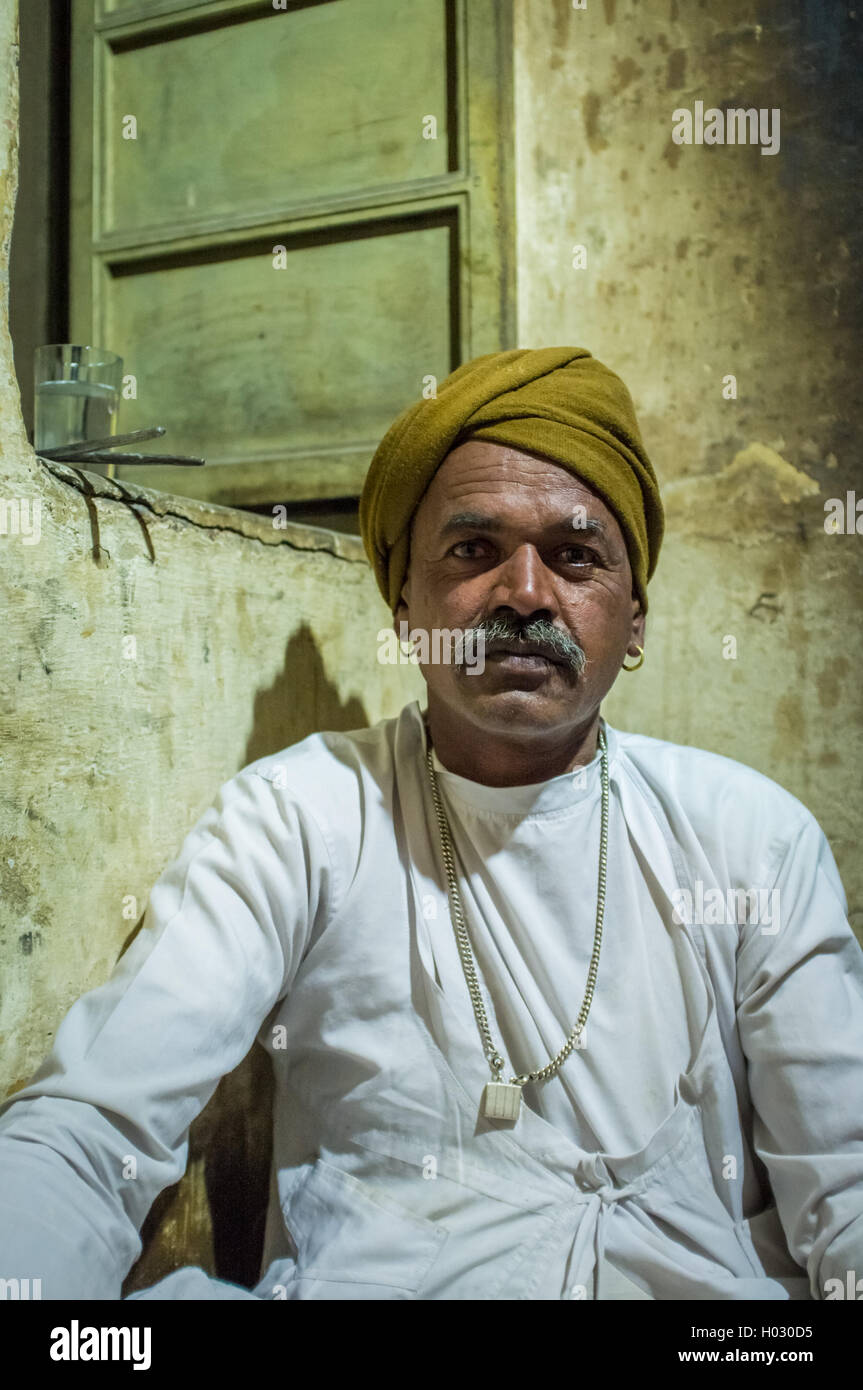 Man dressed in traditional clothes hi-res stock photography and images ...