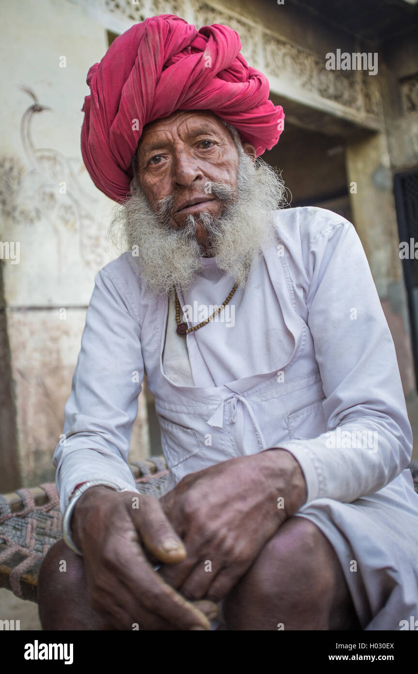 Old indian man long beard hi-res stock photography and images - Alamy