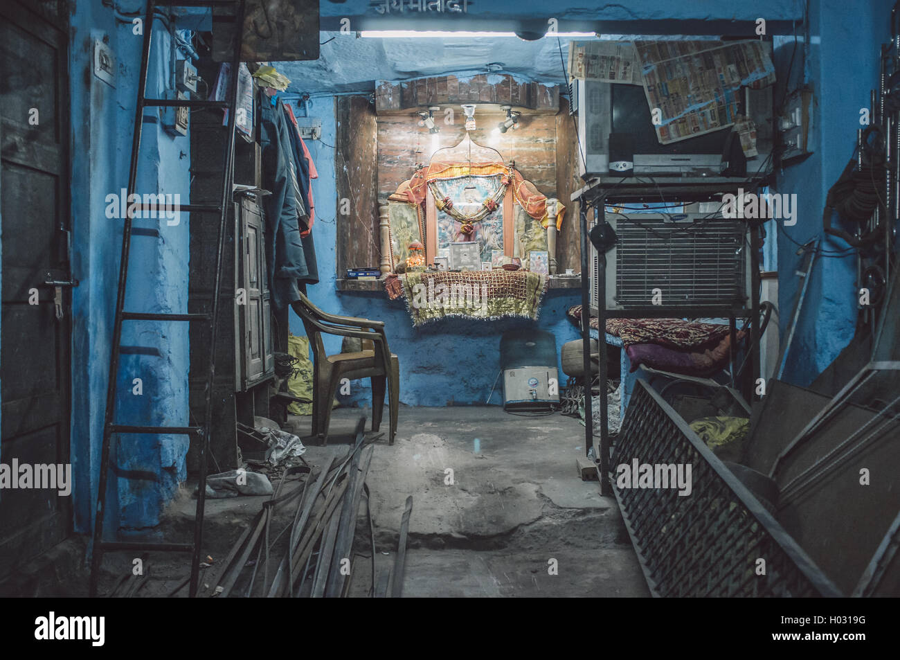 JODHPUR, INDIA - 17 FEBRUARY 2015: Empty mechanics shop with small ...