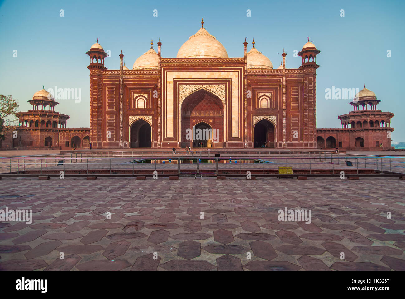 Taj mahal side building hi-res stock photography and images - Alamy