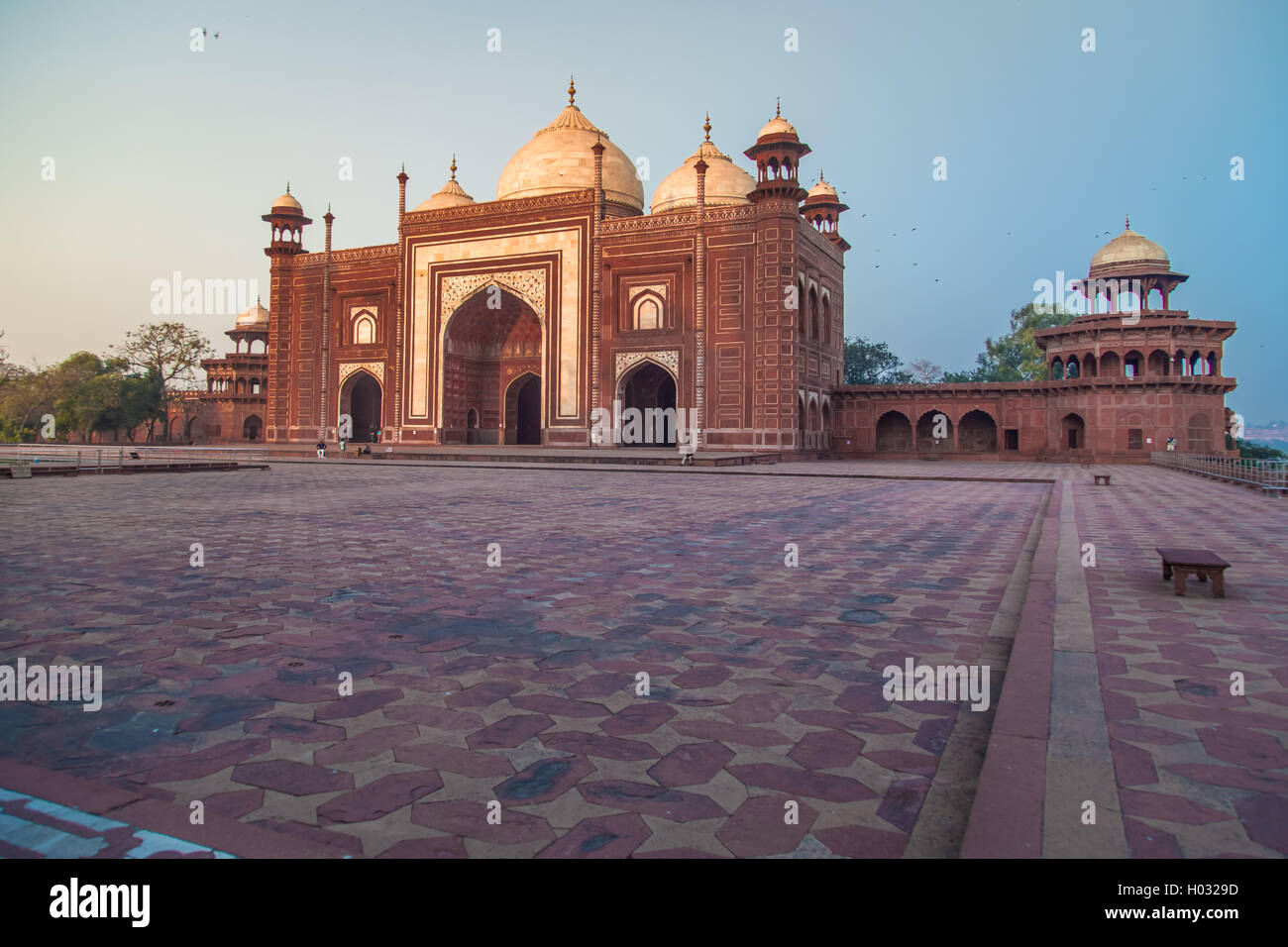 West side mosque hi-res stock photography and images - Alamy