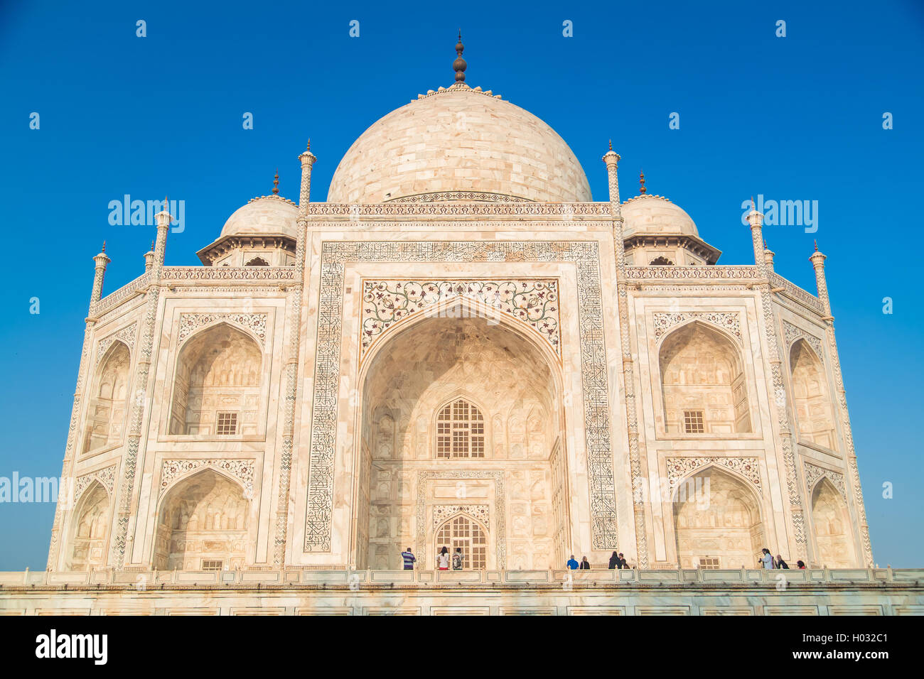 India side view hi-res stock photography and images - Alamy