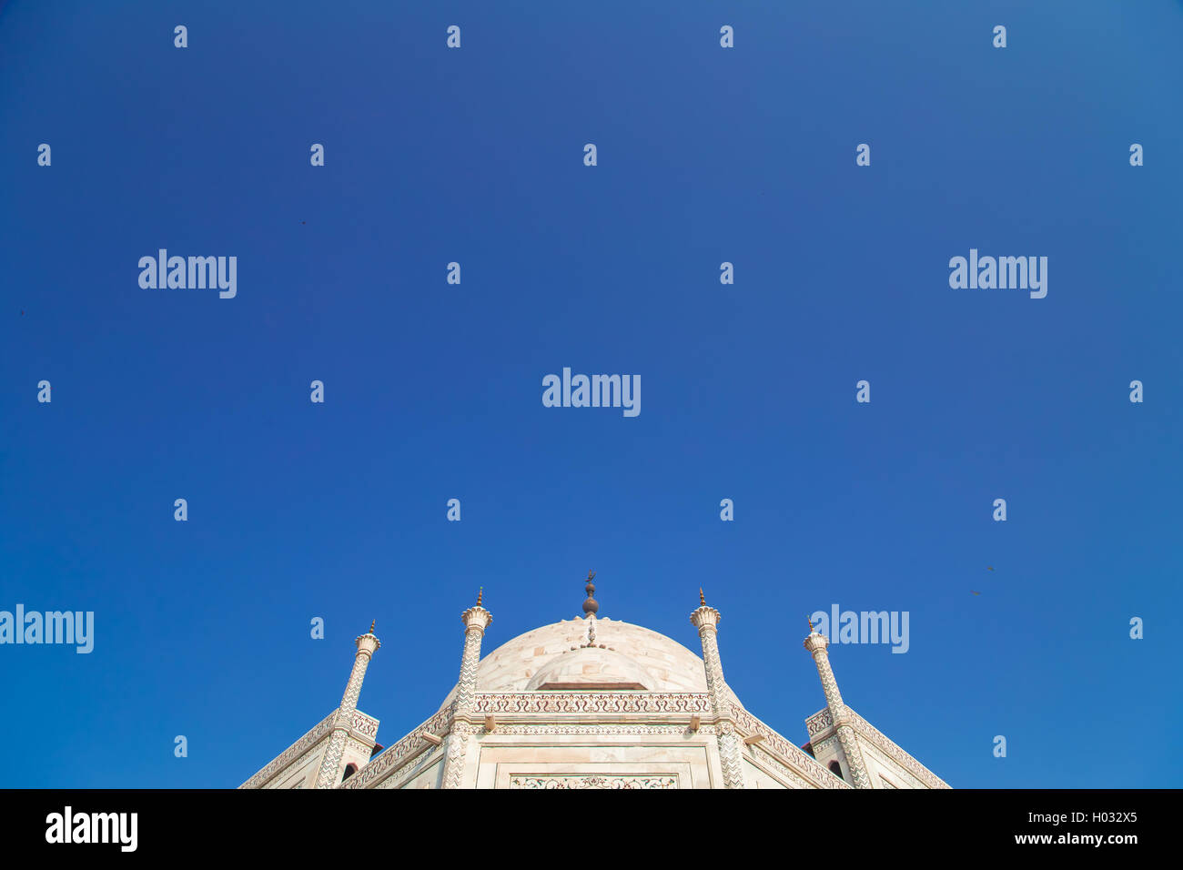 Close up detailed view with mostly sky of South side of Taj Mahal Stock ...