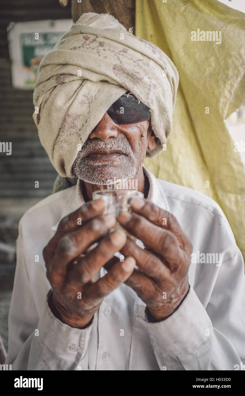 Elderly blind old man hi-res stock photography and images - Alamy