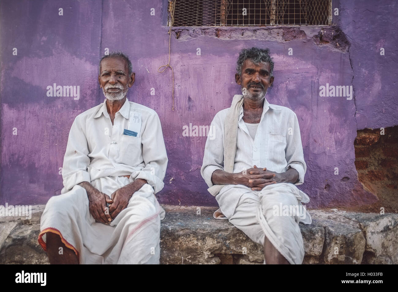 KAMALAPURAM, INDIA - 02 FABRUARY 2015: Local indian men siiting in ...