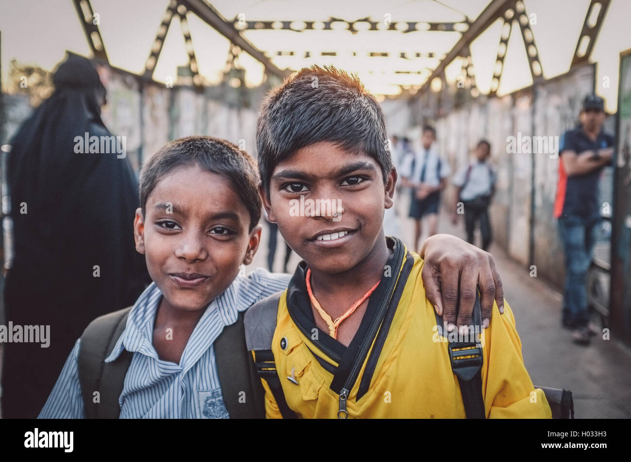 Dharavi slum india school children hi-res stock photography and images ...