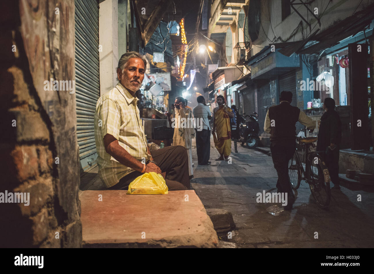 Indian post man hi-res stock photography and images - Alamy