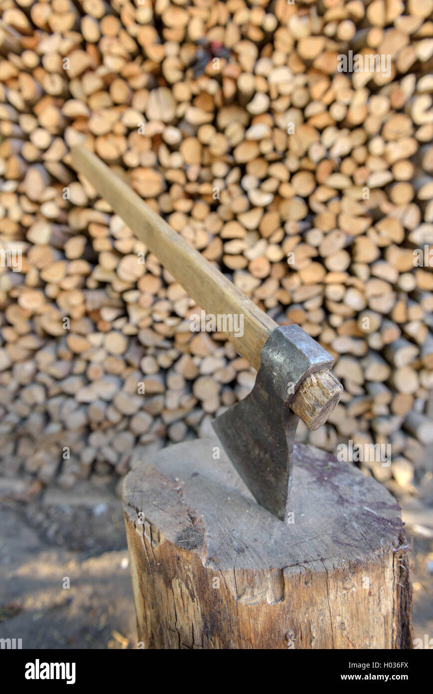 wood and axe close up Stock Photo - Alamy