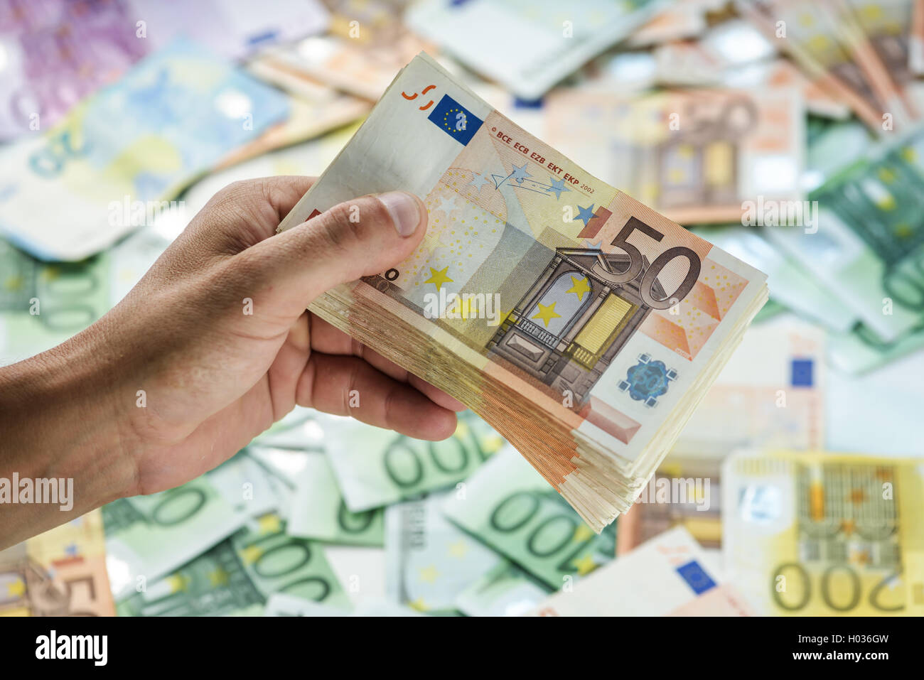 cash in man hand closeup Stock Photo - Alamy