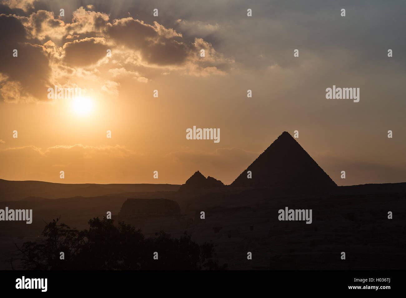 Great pyramid of giza sunset hi-res stock photography and images - Alamy