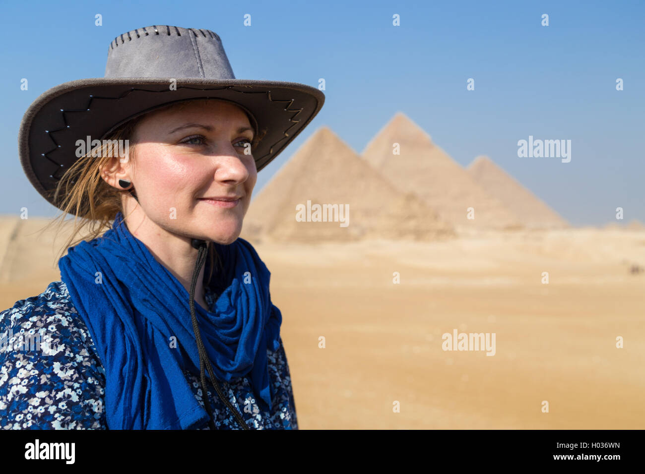 Portrait of woman with hat in front of the Great pyramid of Giza ...