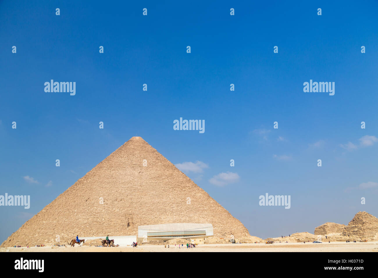 Tourists around The Great Pyramid of Giza, Egypt Stock Photo - Alamy