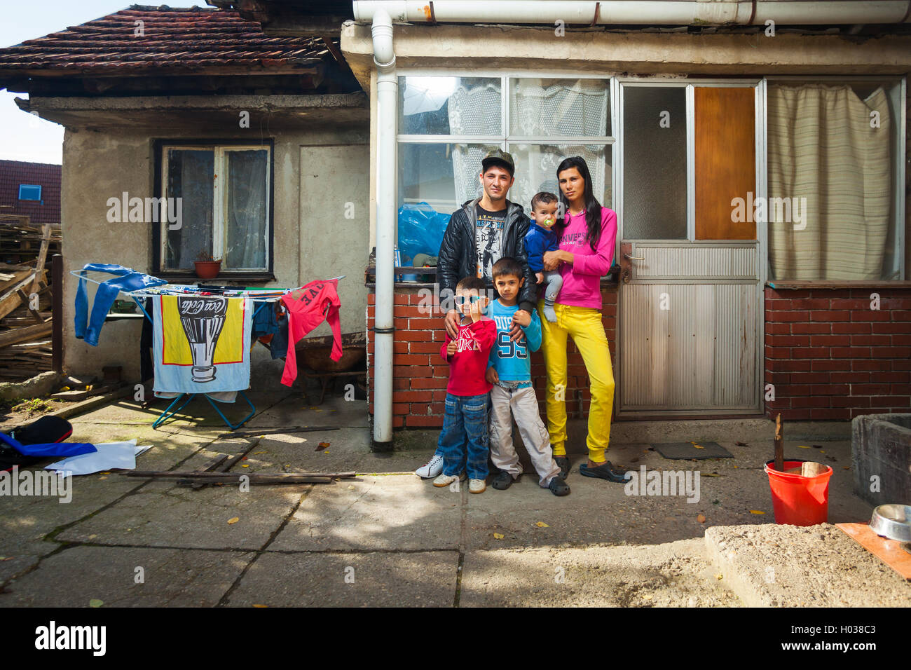 Roma gypsy gypsies family hi-res stock photography and images - Alamy