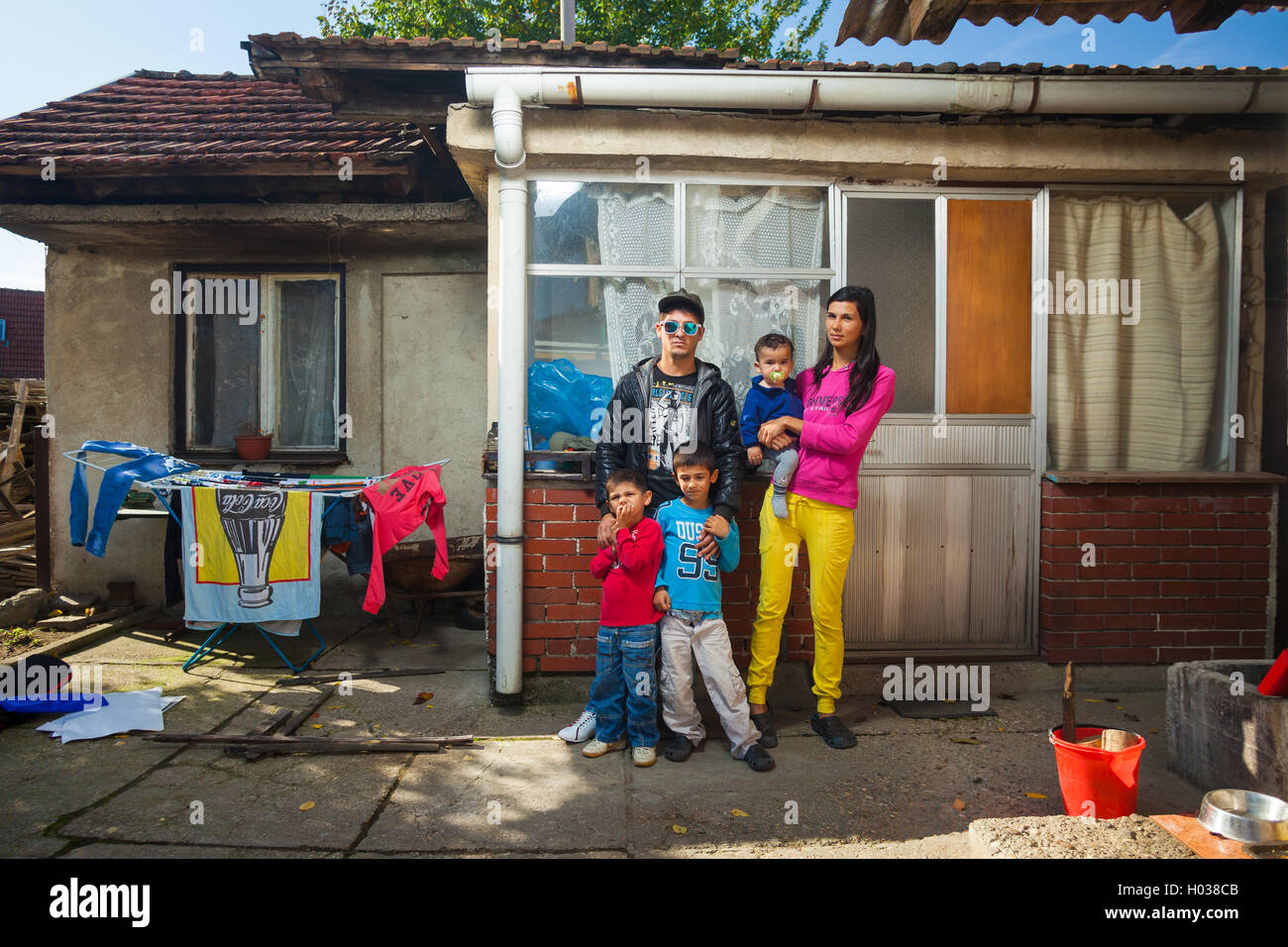 Roma gypsy gypsies family hi-res stock photography and images - Alamy
