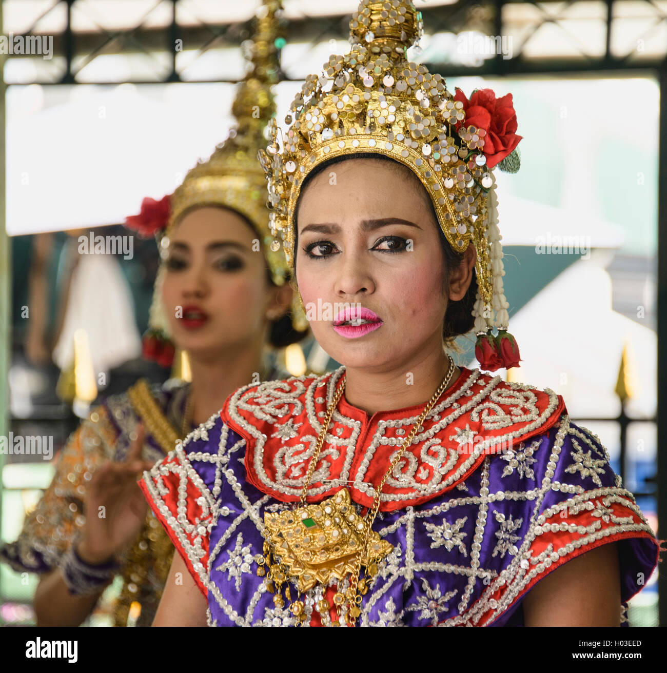 Khon dancers in traditional costume hi-res stock photography and images ...