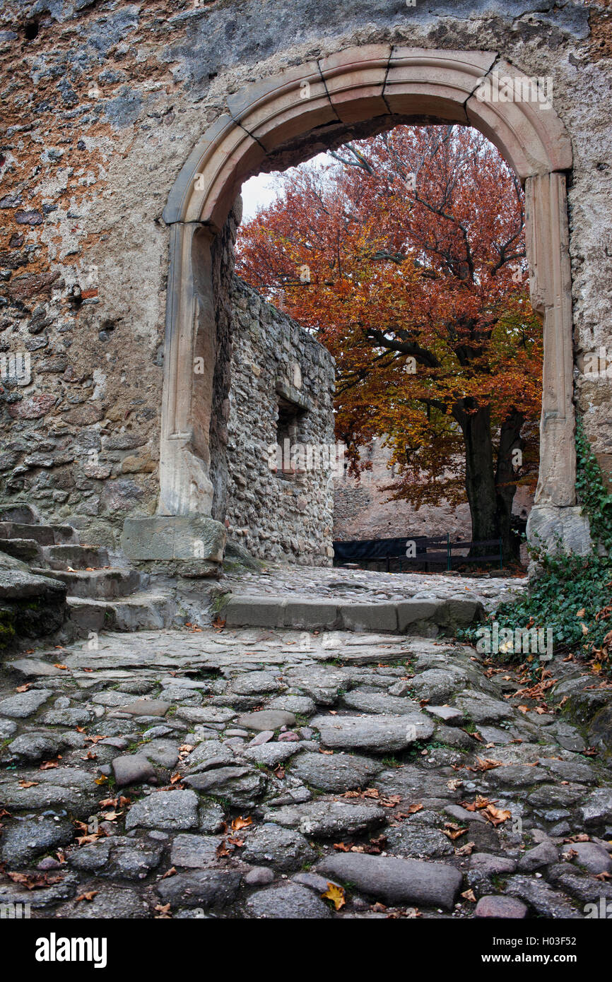 Arched inner gateway hi-res stock photography and images - Alamy