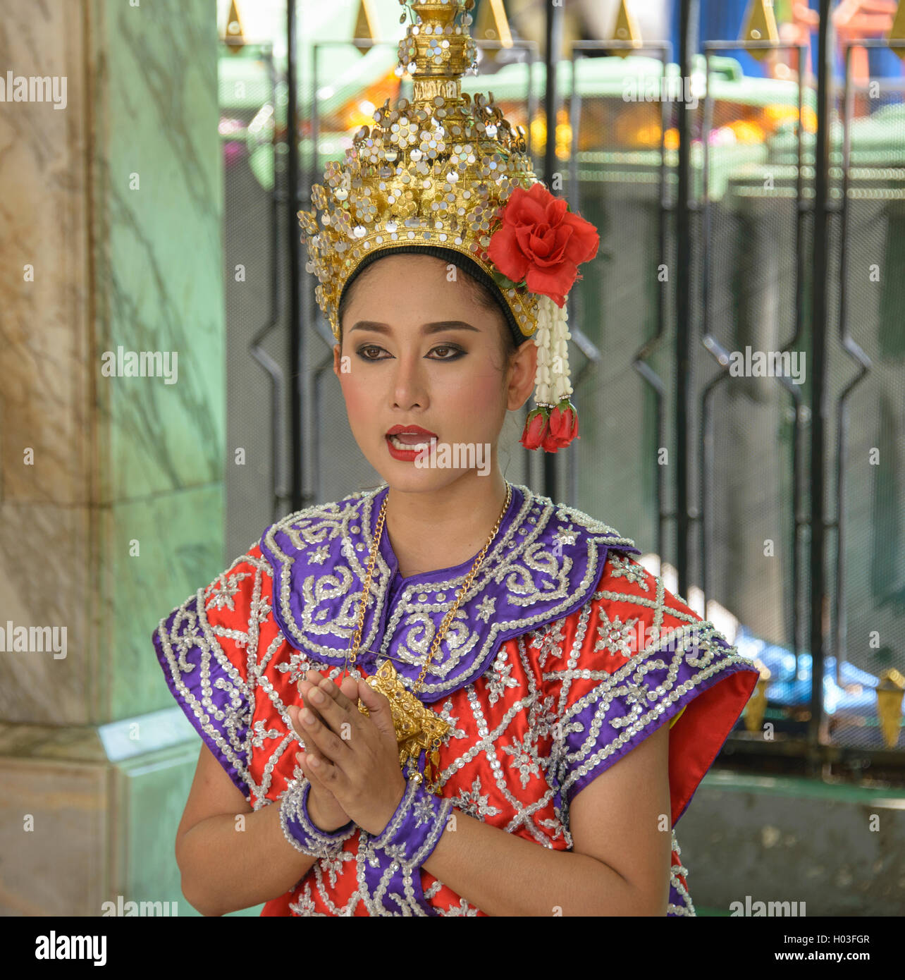 Khon dancers in traditional costume hi-res stock photography and images ...