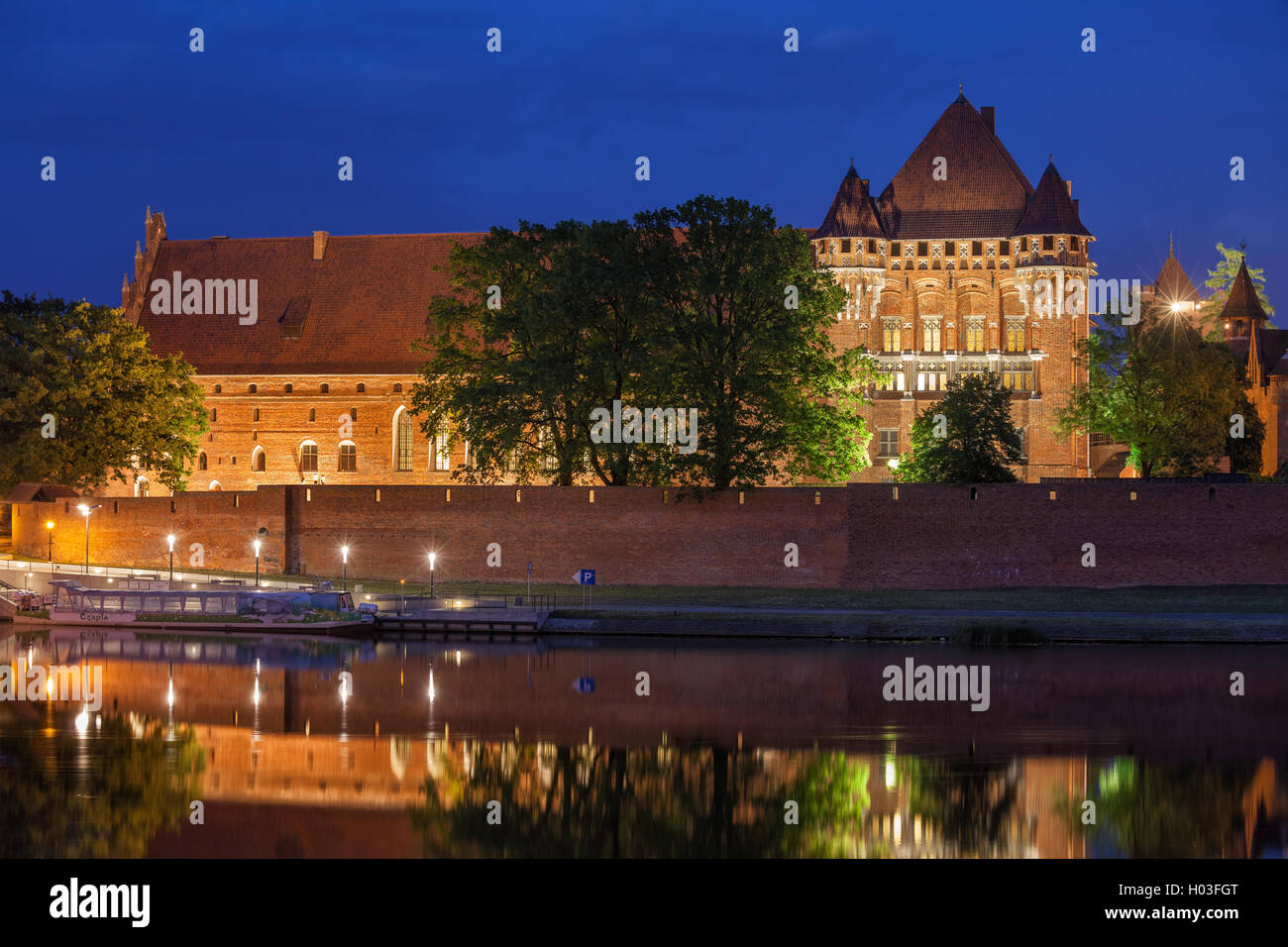 Malbork castle at river nogat at night hi-res stock photography and ...