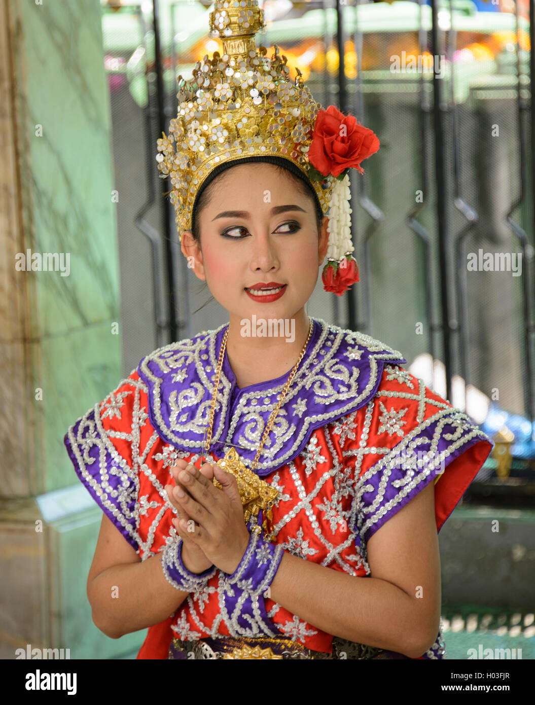 Khon dancers in traditional costume hi-res stock photography and images ...