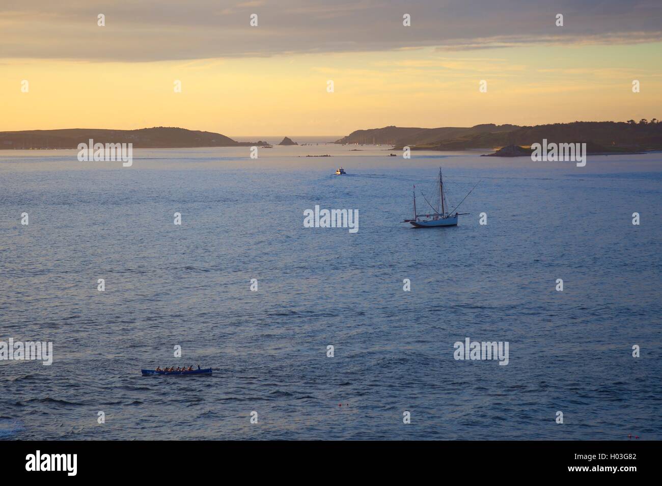 Sunset gig rowers hi-res stock photography and images - Alamy